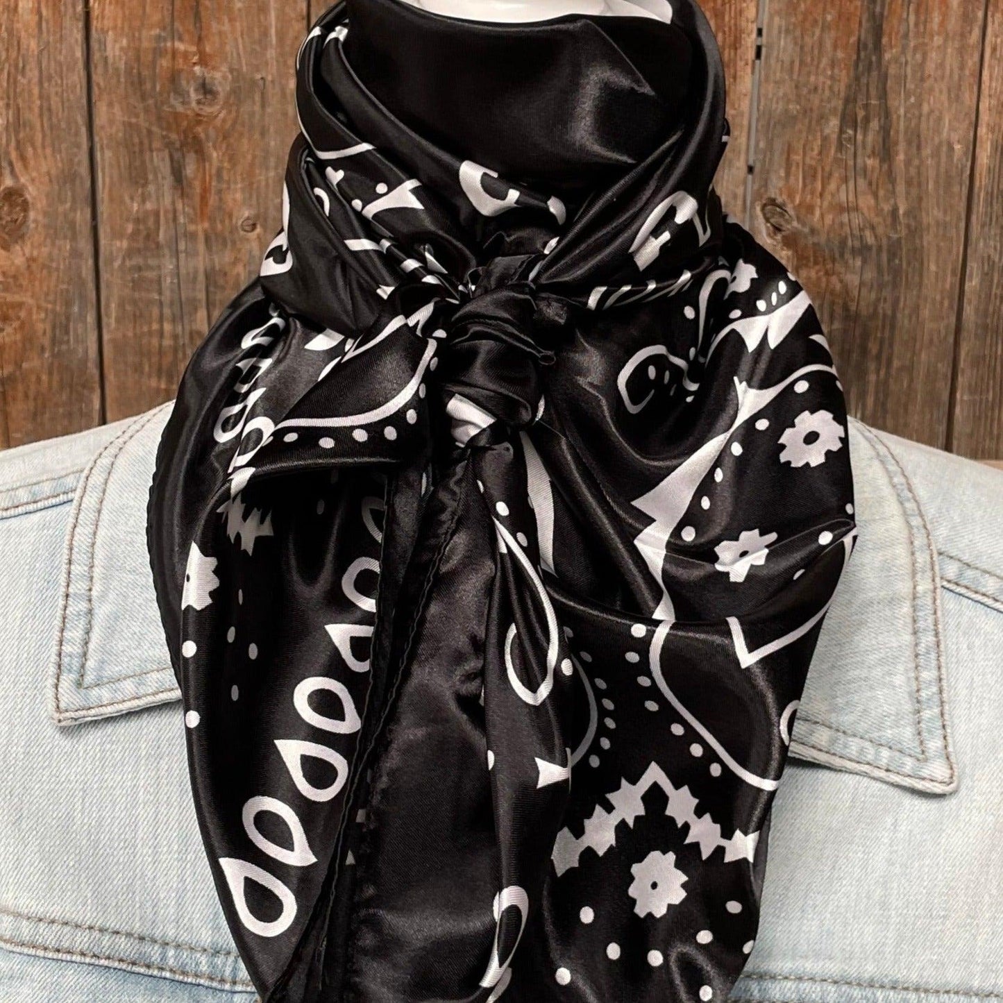 35X35" Black & White Paisley Wild Rag/Scarf WR3411 – RODEO DRIVE